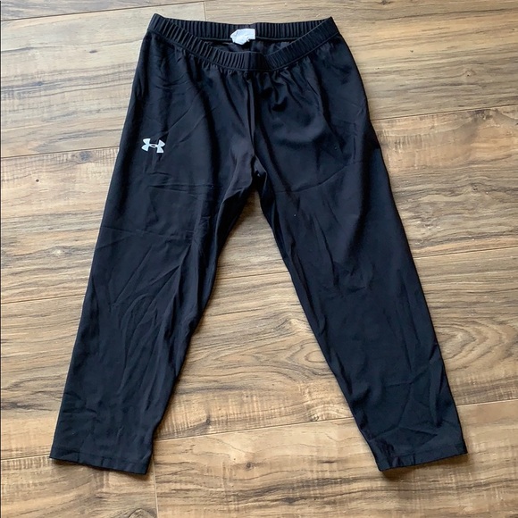 Under Armour | Pants & Jumpsuits | Euc Underarmour Heat Gear Cropped ...